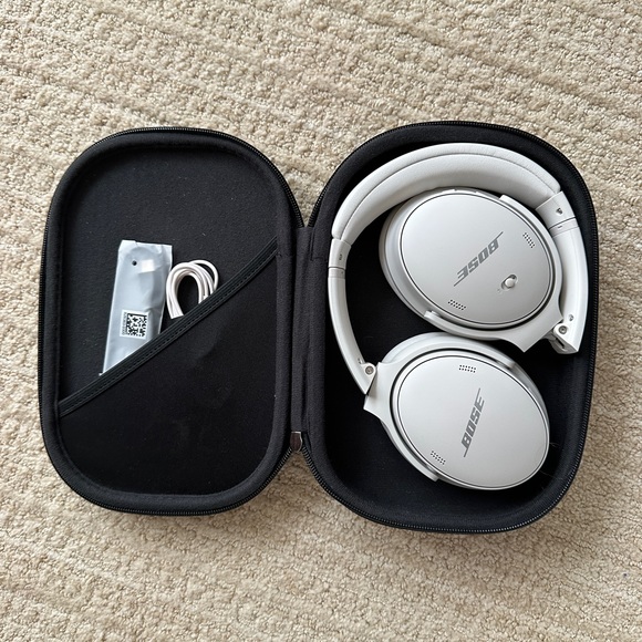 Bose | Headphones | Bose Quietcomfort 45 Headphones In White Smoke ...